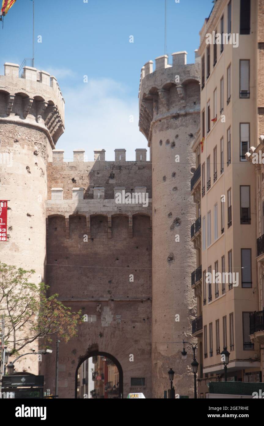 Gothic city gate of valencia hi-res stock photography and images - Alamy