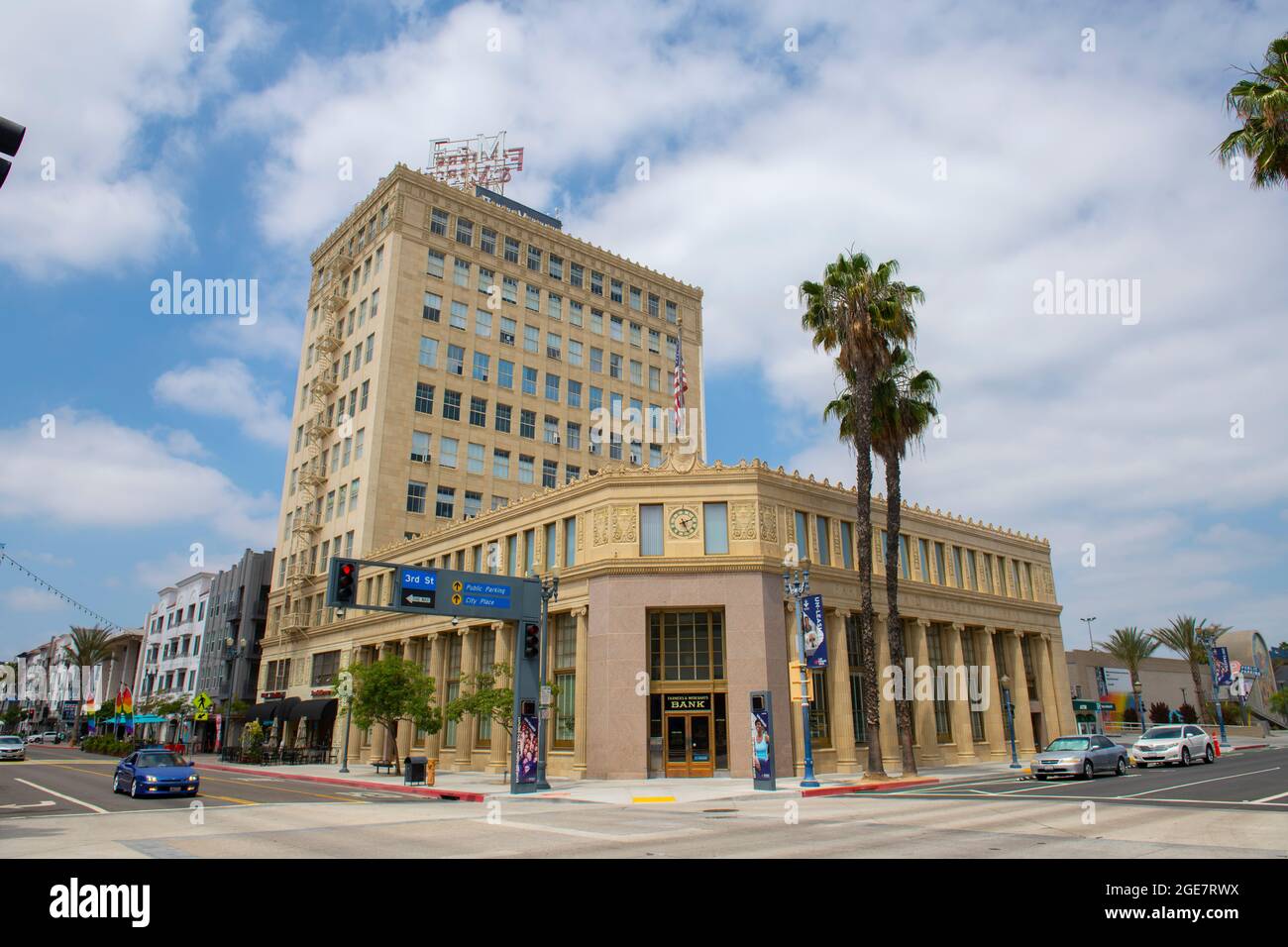 Long Beach Farmers and Merchants Bank Tower at Pine Avenue and 3rd ...