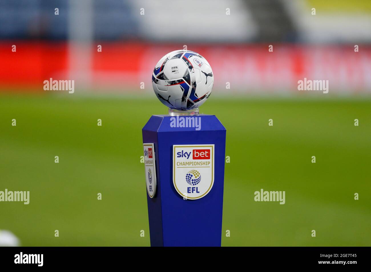 Puma efl ball hi-res stock photography and images - Alamy