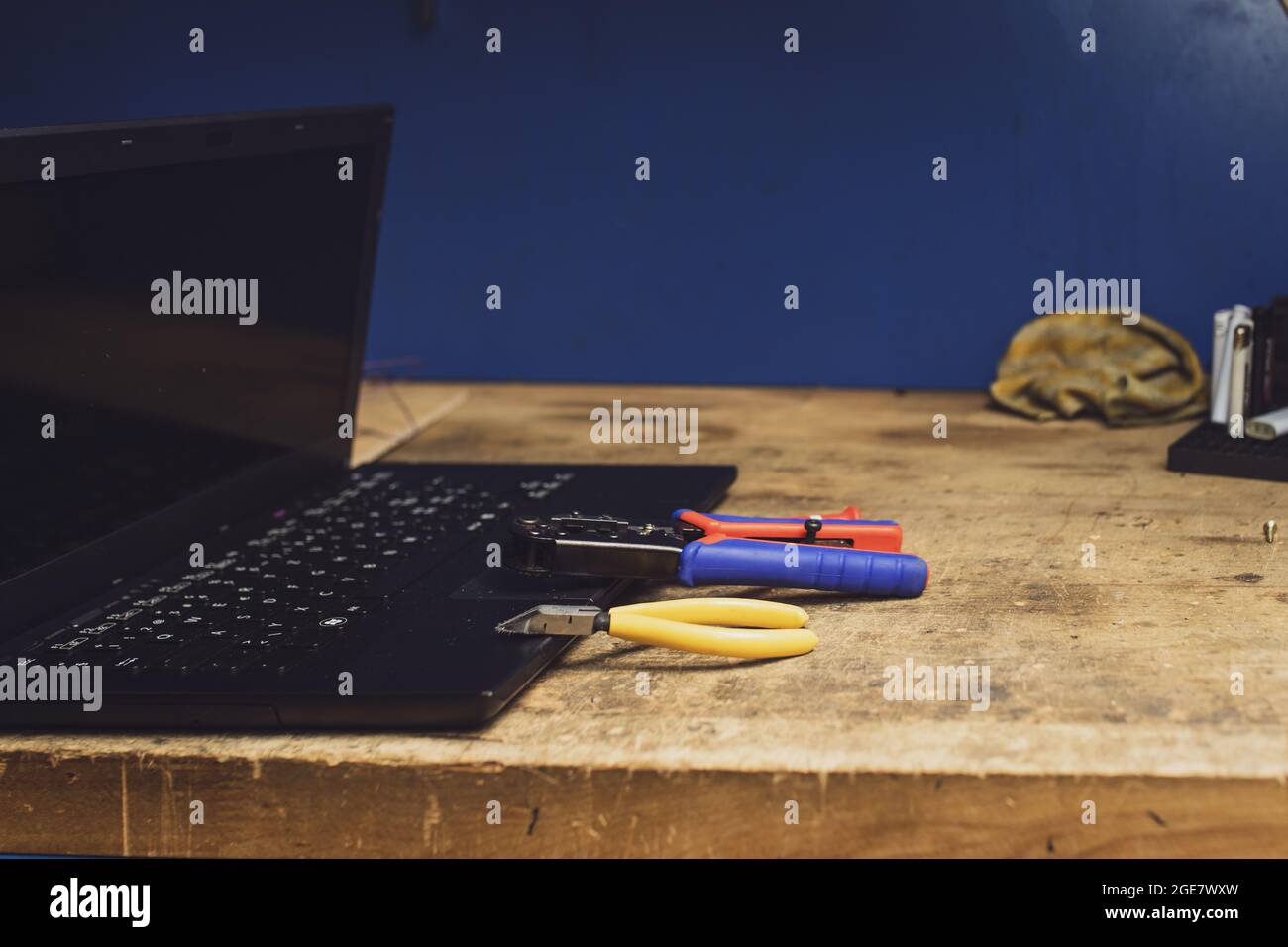Laptop repairing equipment hi-res stock photography and images - Alamy