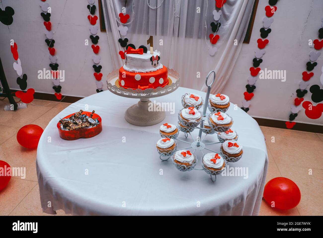 Birthday celebration decorated table with cake Stock Photo - Alamy