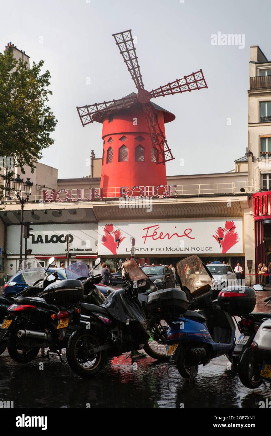 Moulin rouge pigalle place hi-res stock photography and images - Alamy