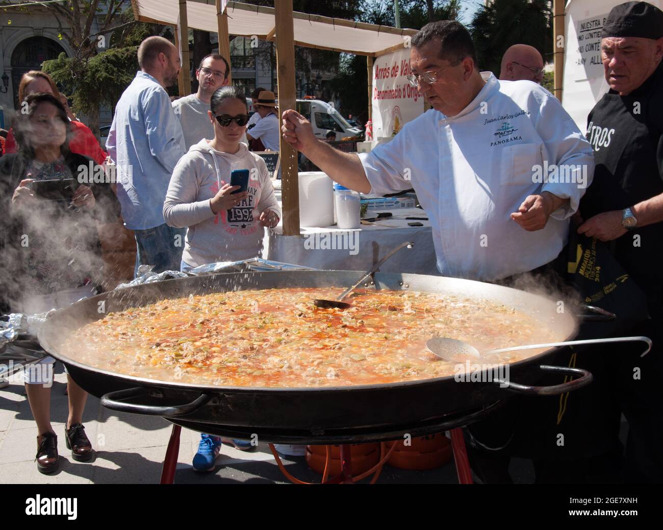 Paella valenciana valencia hi-res stock photography and images - Alamy
