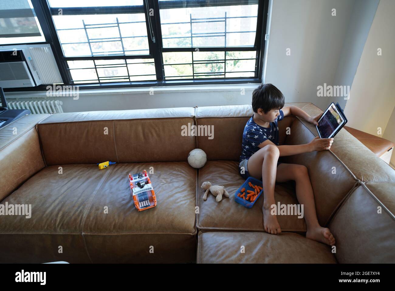 tween on tablet Stock Photo - Alamy