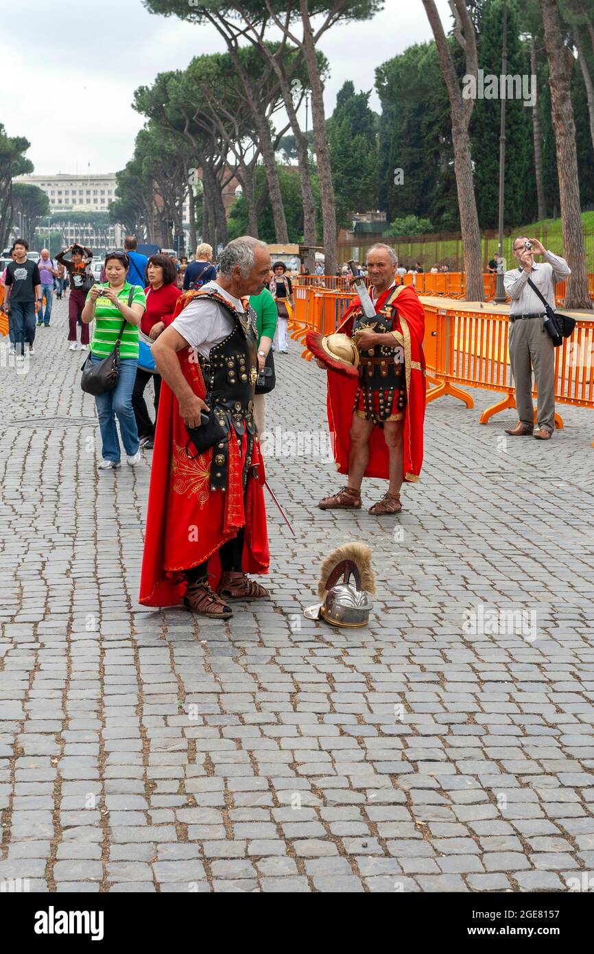 Roman soldiers colosseum rome hi-res stock photography and images - Alamy