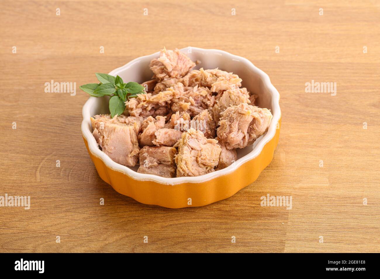 Canned tuna fish with oil in the bowl Stock Photo - Alamy