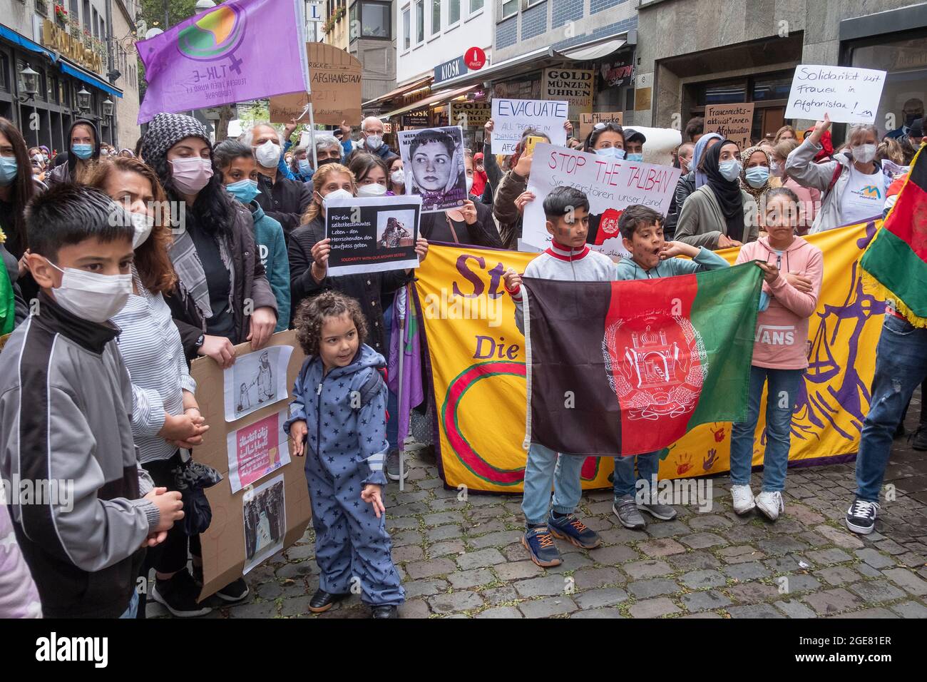 spontaneous rally in Cologne The people an airlift to save as many ...