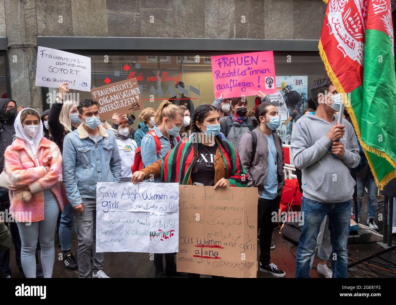 spontaneous rally in Cologne The people an airlift to save as many ...