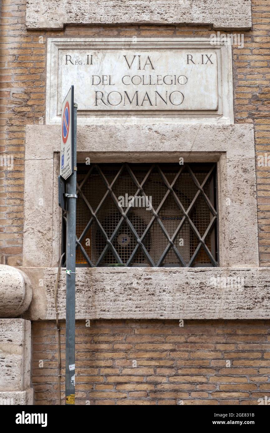 Direction signs rome hi-res stock photography and images - Alamy