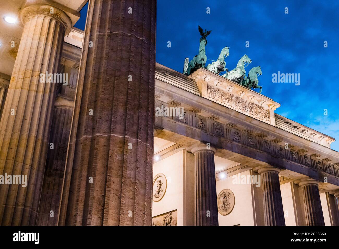 Brandenburg Gate in the Pariser Platz Square, Berlin Stock Photo - Alamy