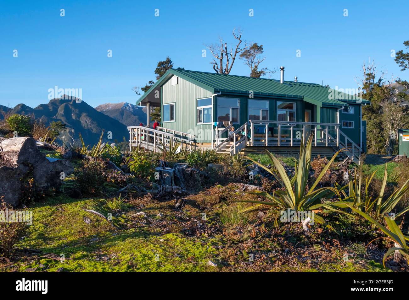 Pororari hut hi-res stock photography and images - Alamy