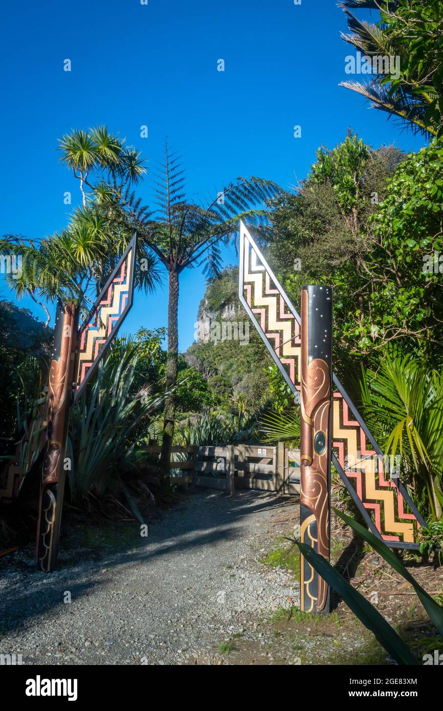 Entrance Gateway to Paparoa Track (one of NZ's great walks) at ...