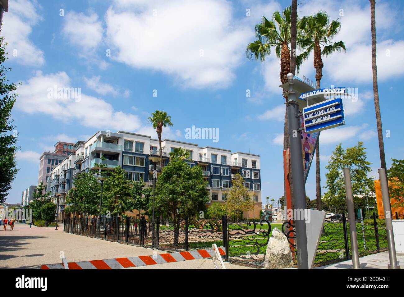 Beach house logo hi-res stock photography and images - Alamy