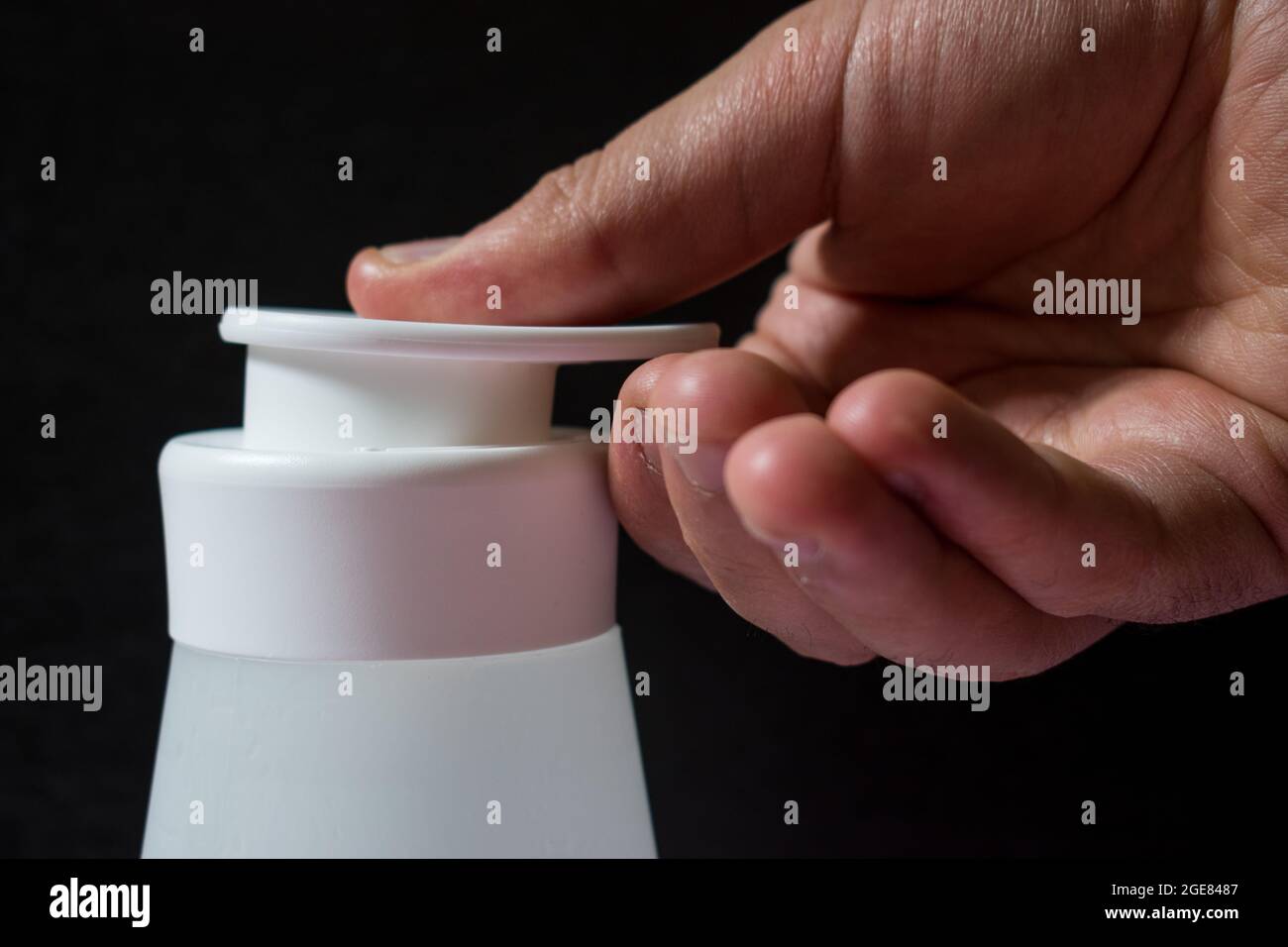 Closeup of a hand using alcohol gel as a sanitizer Stock Photo - Alamy