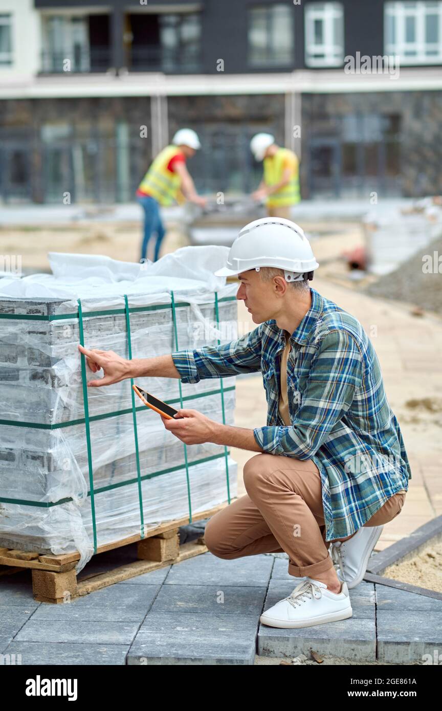 Stacked wooden pallets hi-res stock photography and images - Alamy