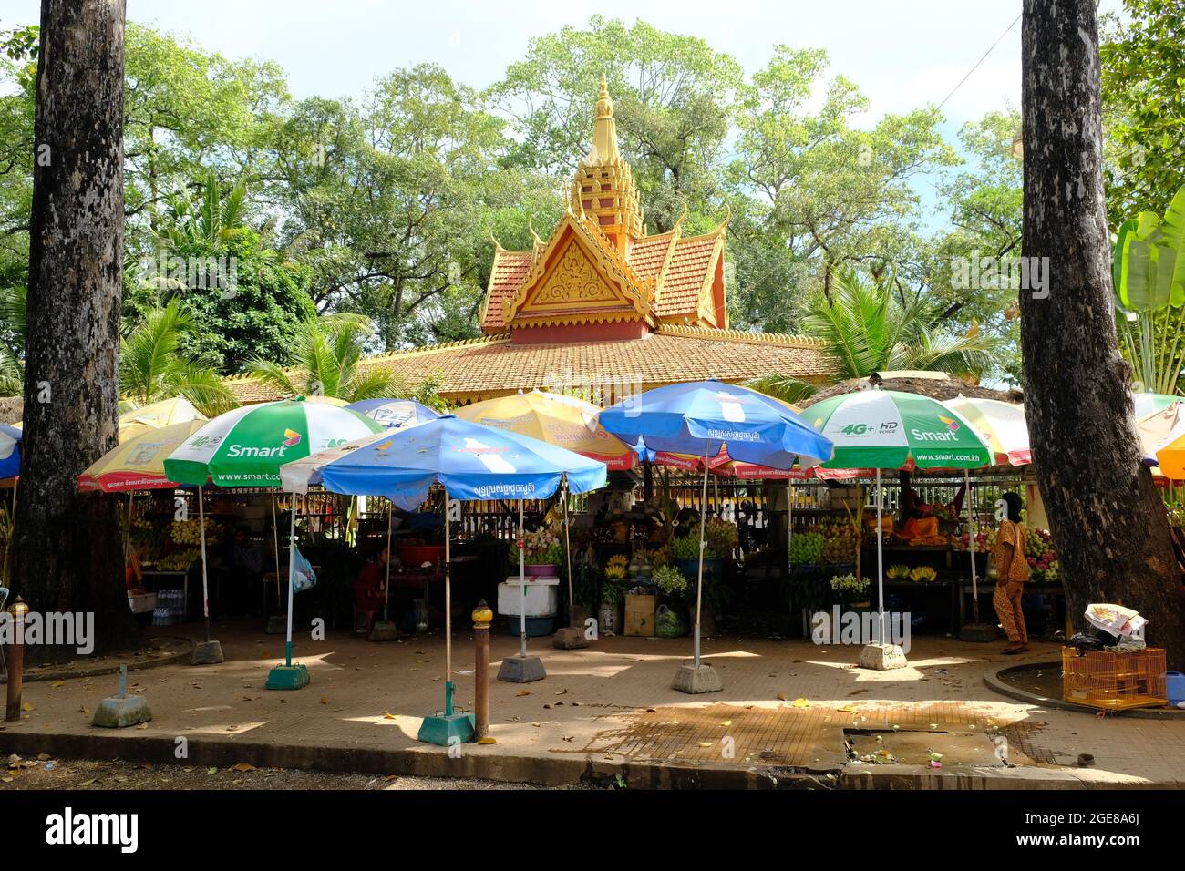 Preah ang chek preah ang chorm shrine hi-res stock photography and ...