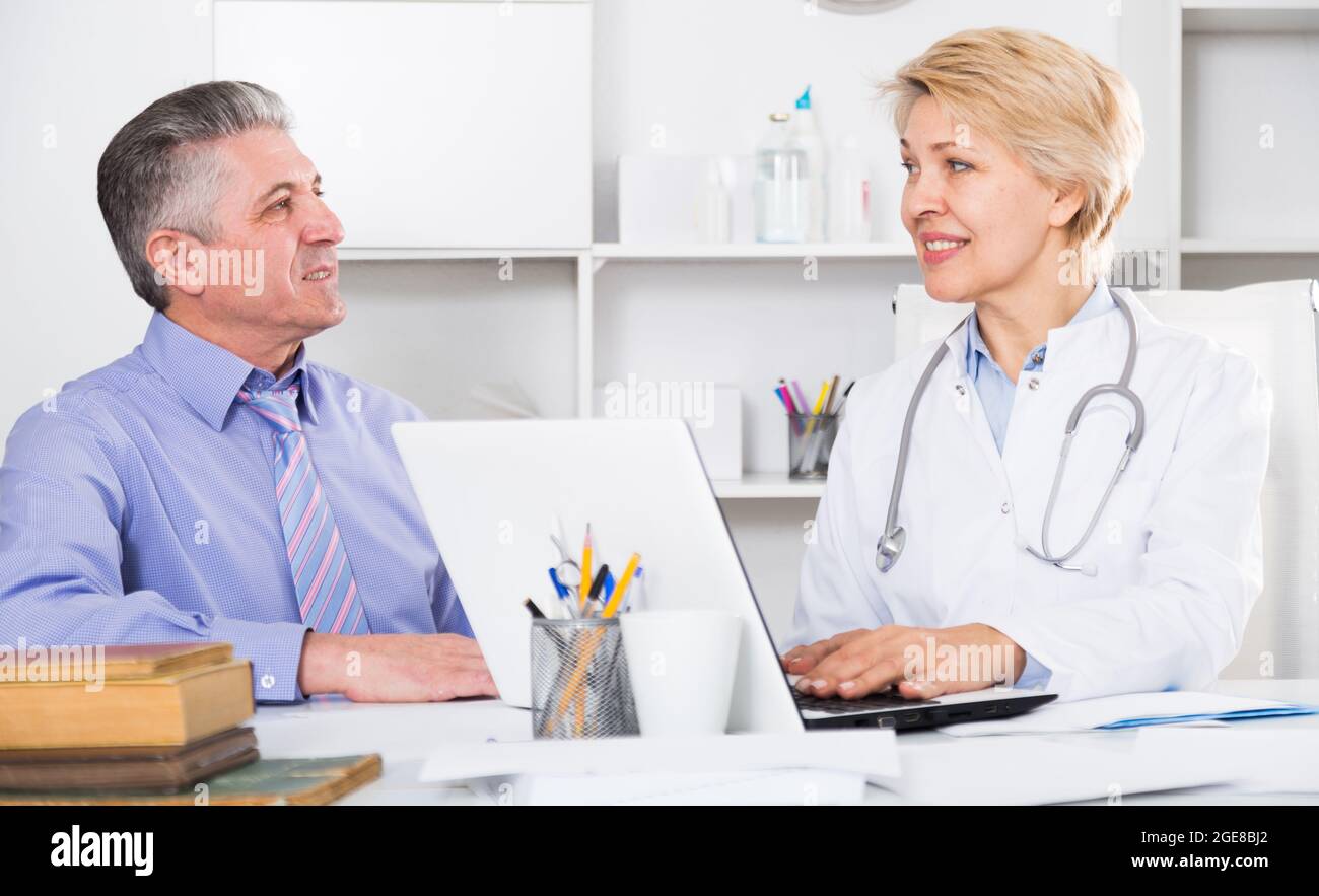 Mature man visits doctor Stock Photo - Alamy