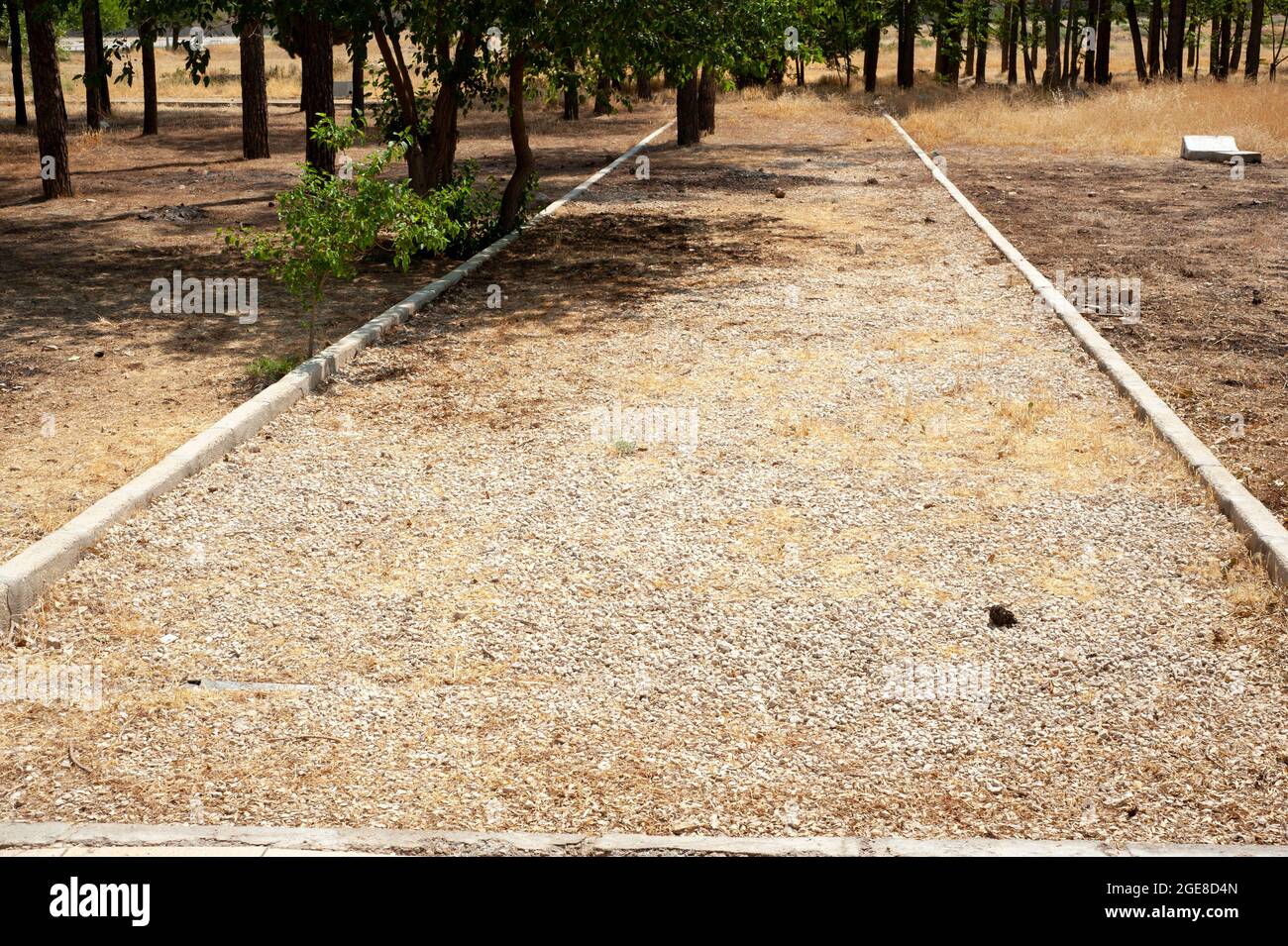 White gravel path pathway hi-res stock photography and images - Alamy
