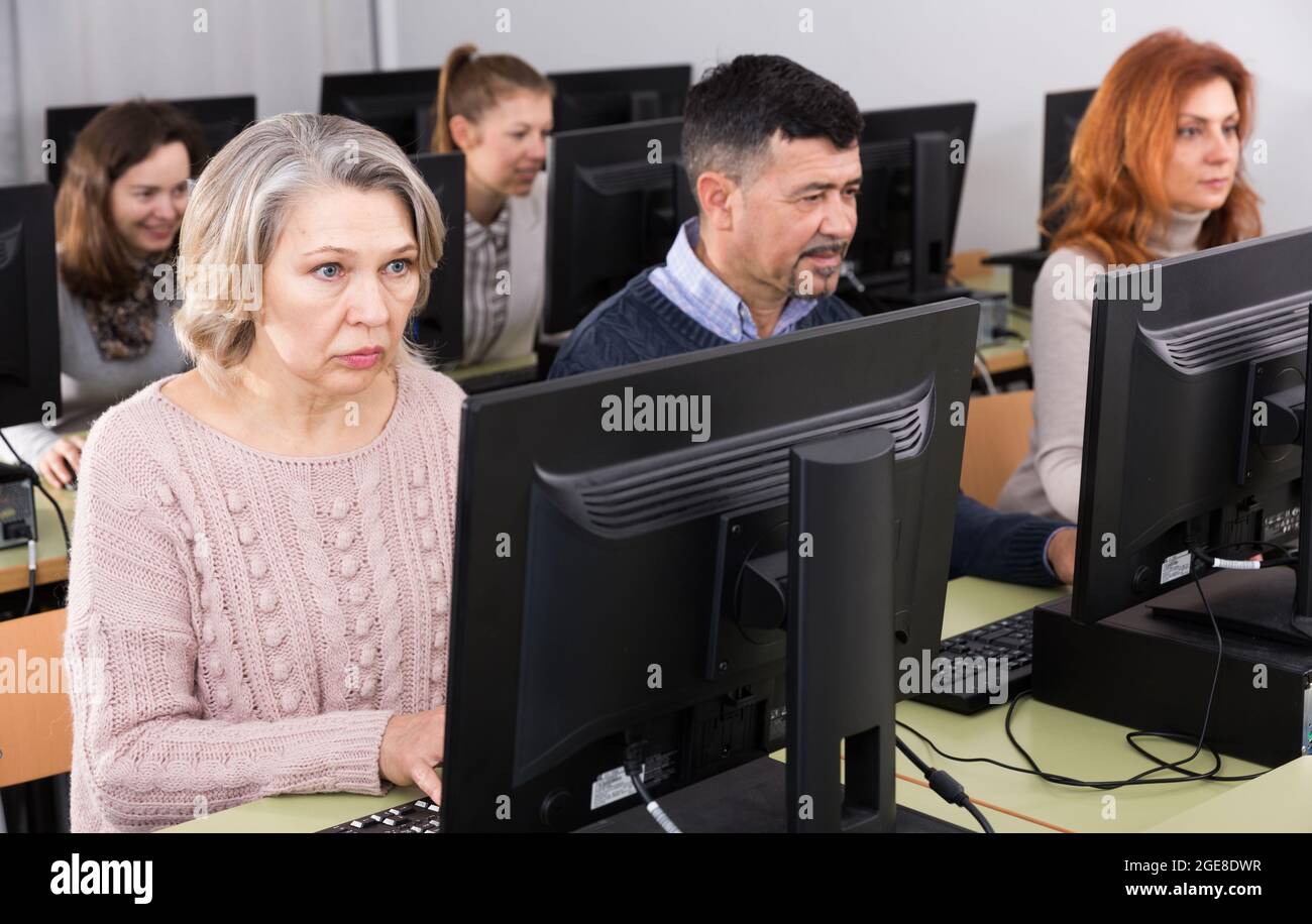 Mature woman learning to use computer Stock Photo - Alamy