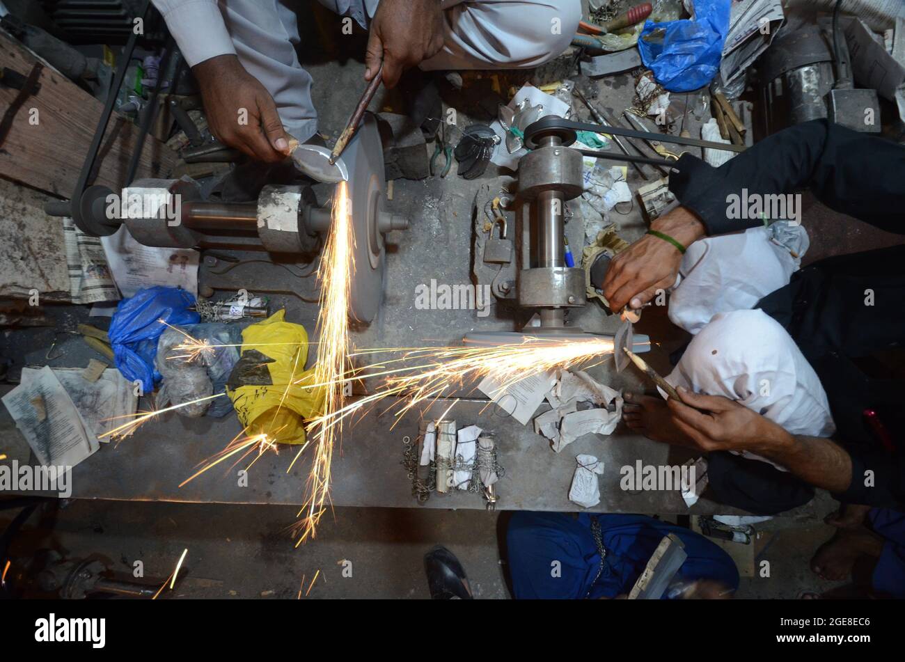 Peshawar, Pakistan. 17th Aug, 2021. Pakistani workers sharpen knives at ...