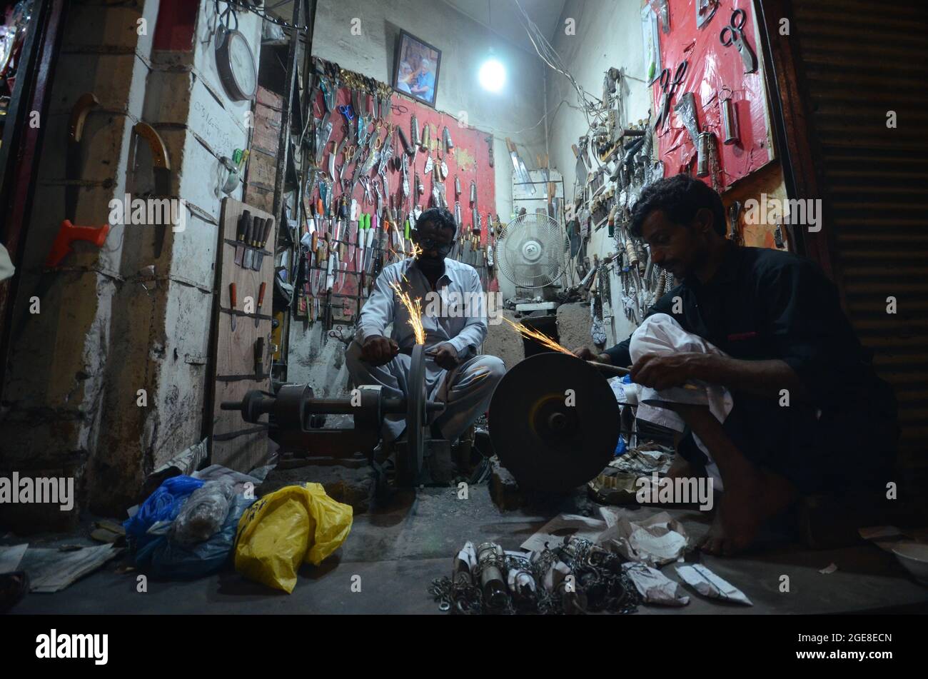 Peshawar, Pakistan. 17th Aug, 2021. Pakistani workers sharpen knives at ...