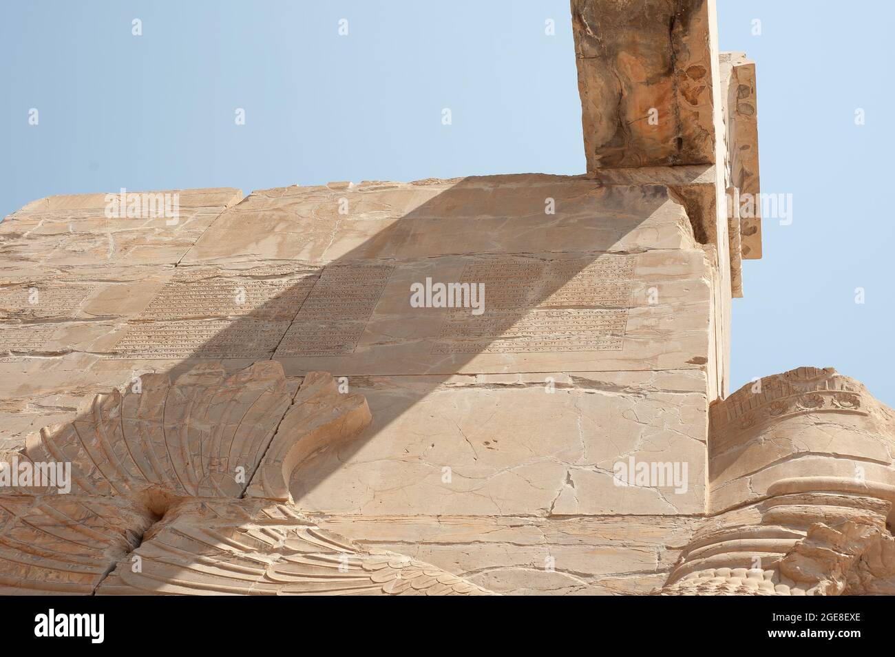 Gate of All Nations (Xerxes Gate) with stone statues of bulls in ...
