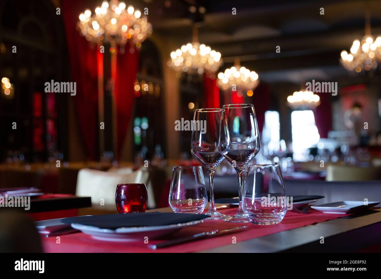 Served tables hi-res stock photography and images - Alamy