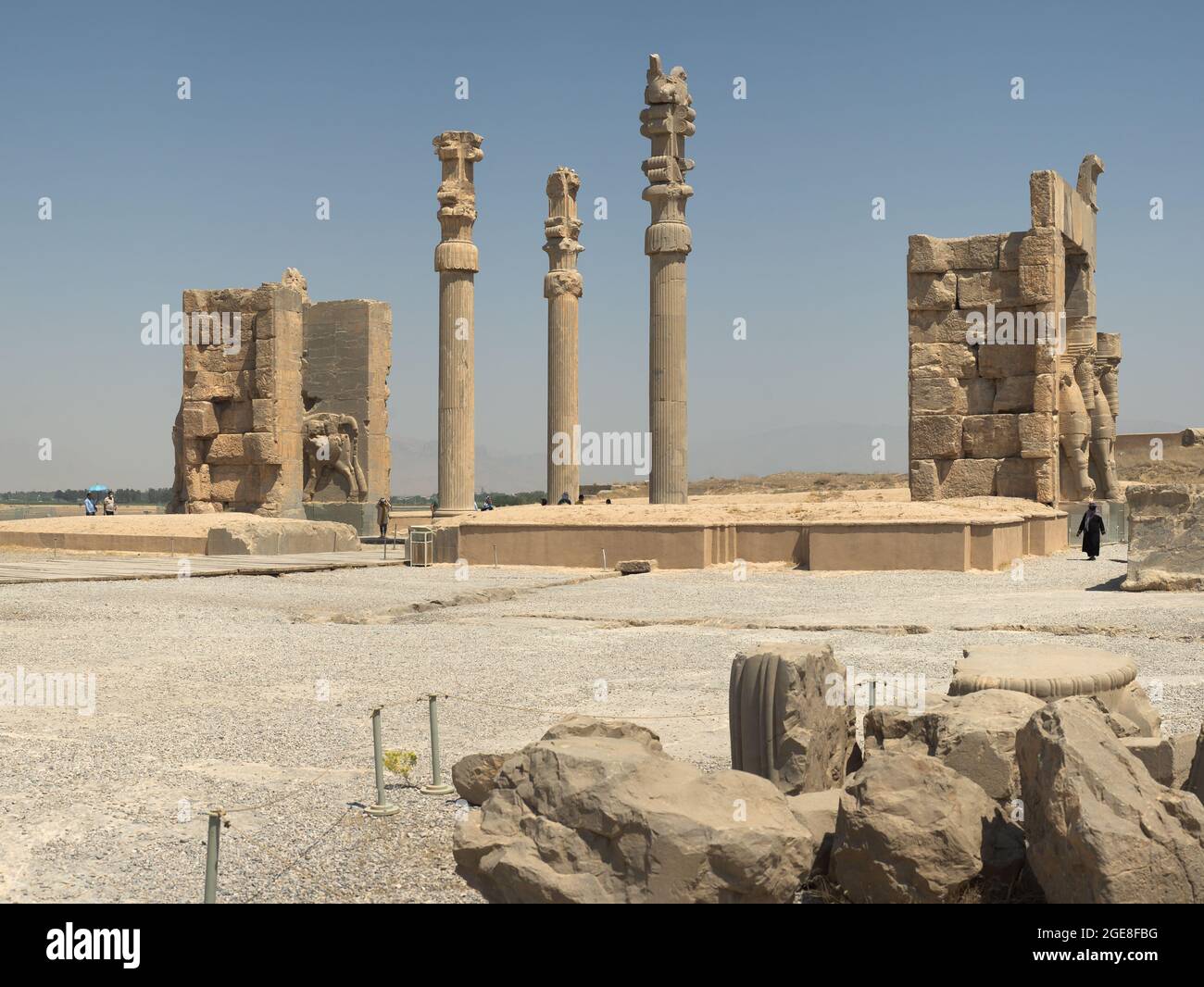 Gate of All Nations (Xerxes Gate) with stone statues of bulls in ...