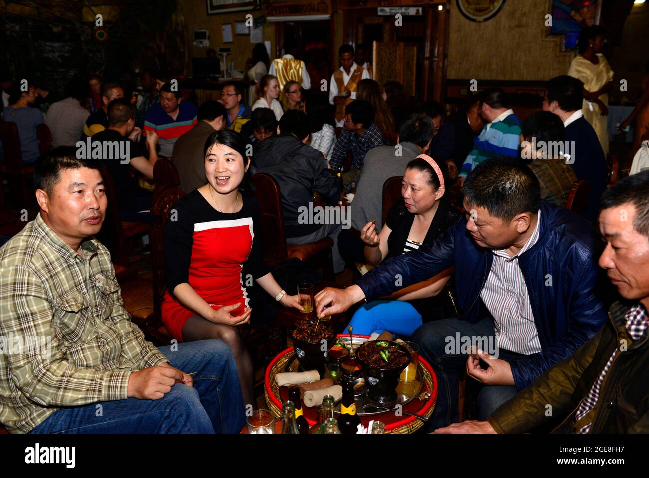 Tourist eating traditional Ethiopian food in the Yod Abyssinia ...