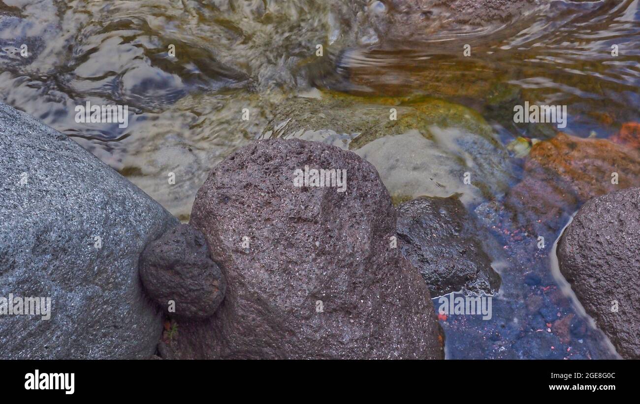 Flowing water around lava rocks hi-res stock photography and images - Alamy