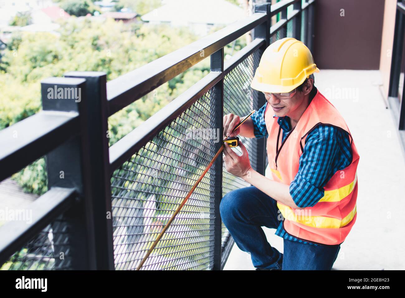 construction worker use measuring tape of balcony Stock Photo - Alamy