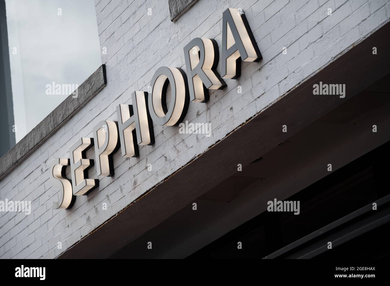 Sephora logo hi-res stock photography and images - Alamy