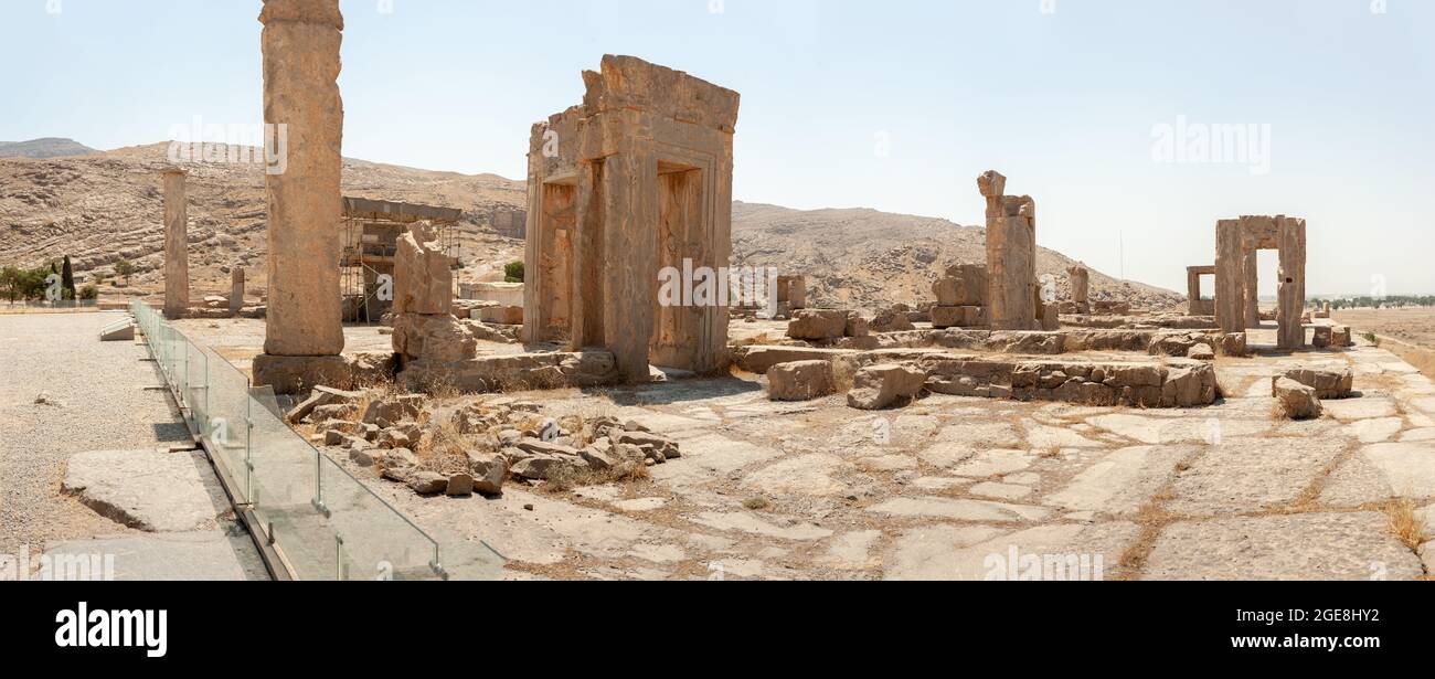 Fabulous view of ruins of the Hadish Palace (the Palace of Xerxes) on ...