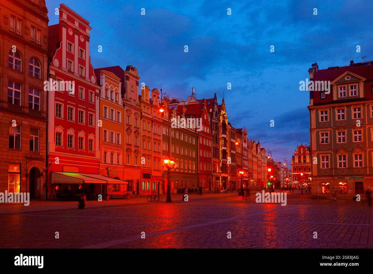 Market Square in Wroclaw on spring evening Stock Photo - Alamy