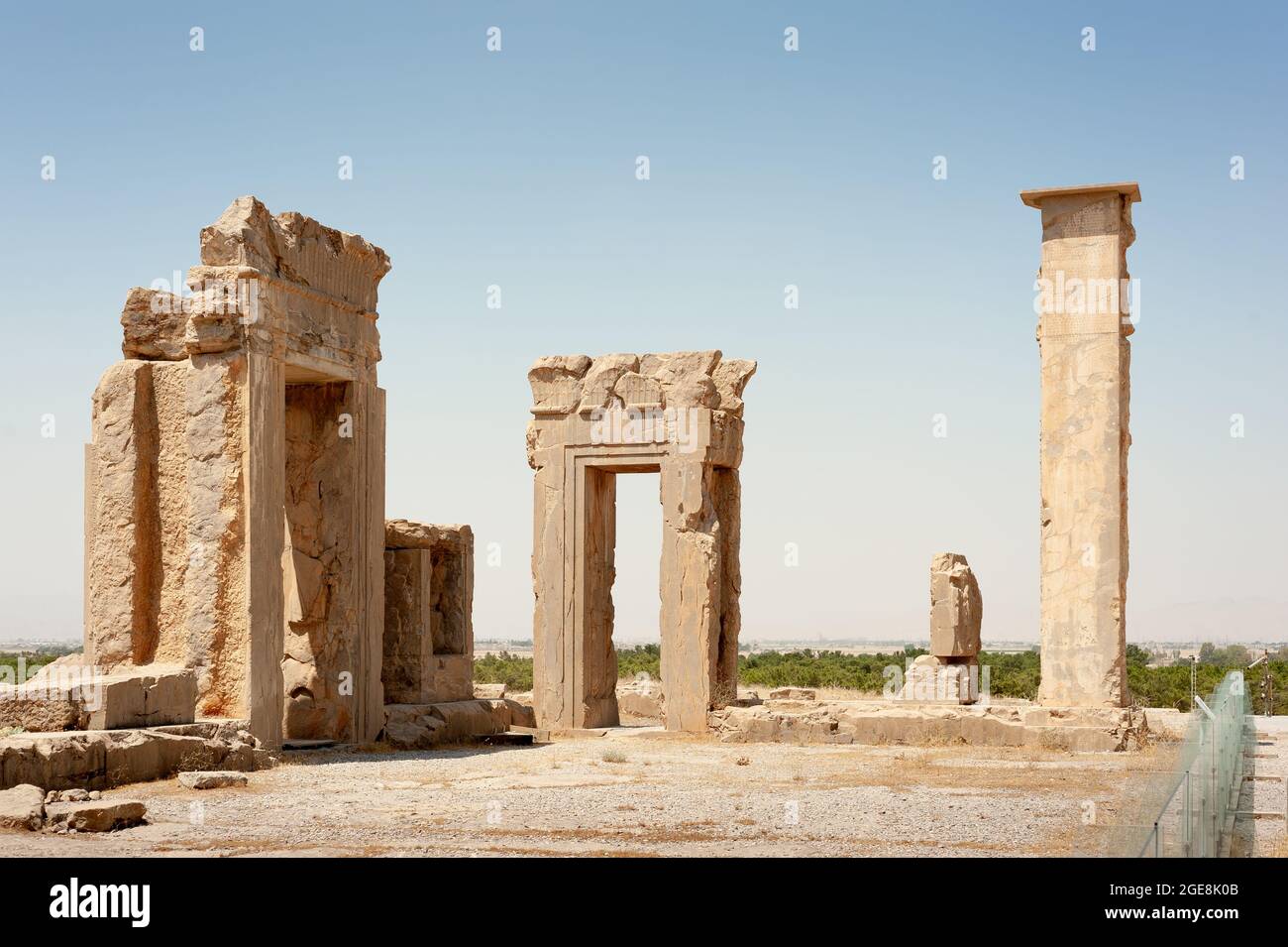 Fabulous view of ruins of the Hadish Palace (the Palace of Xerxes) on ...
