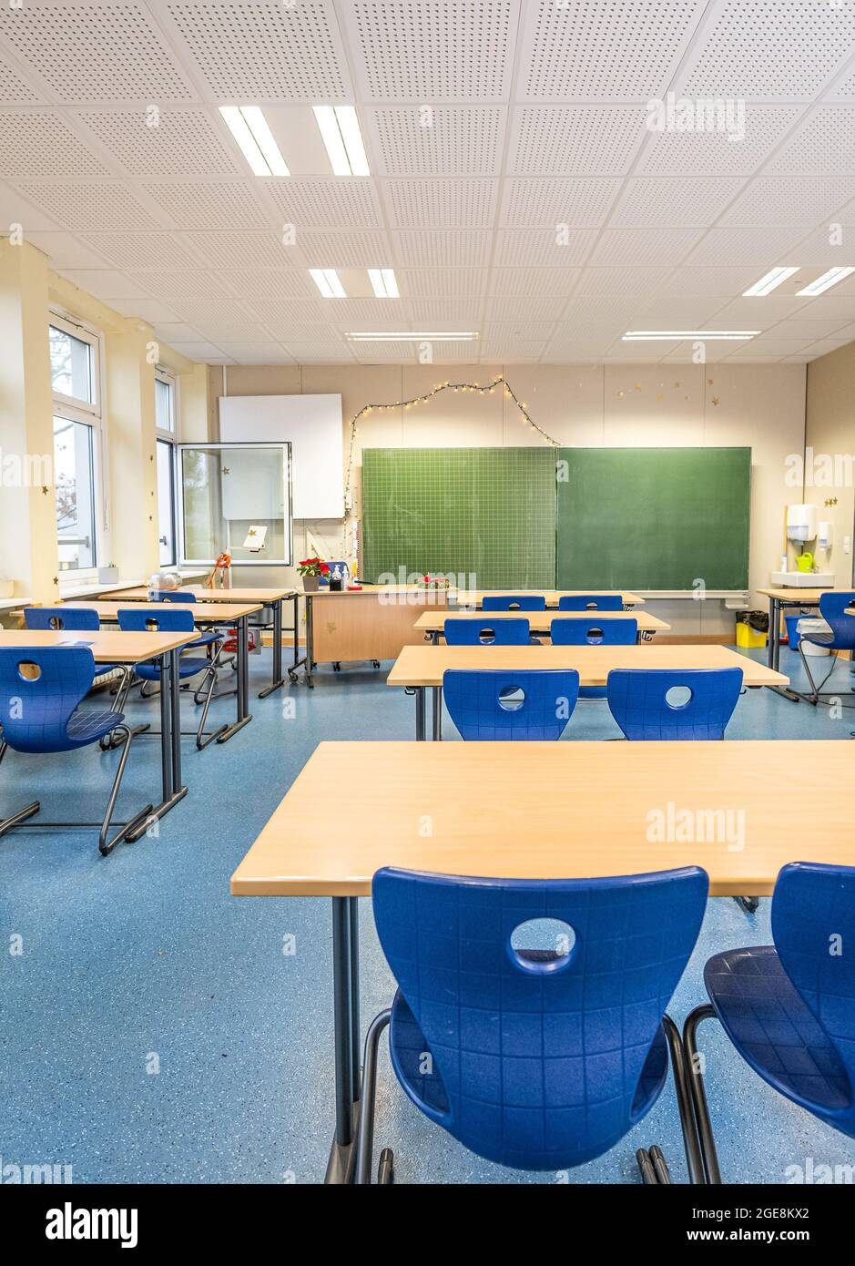 Open primary class room hi-res stock photography and images - Alamy