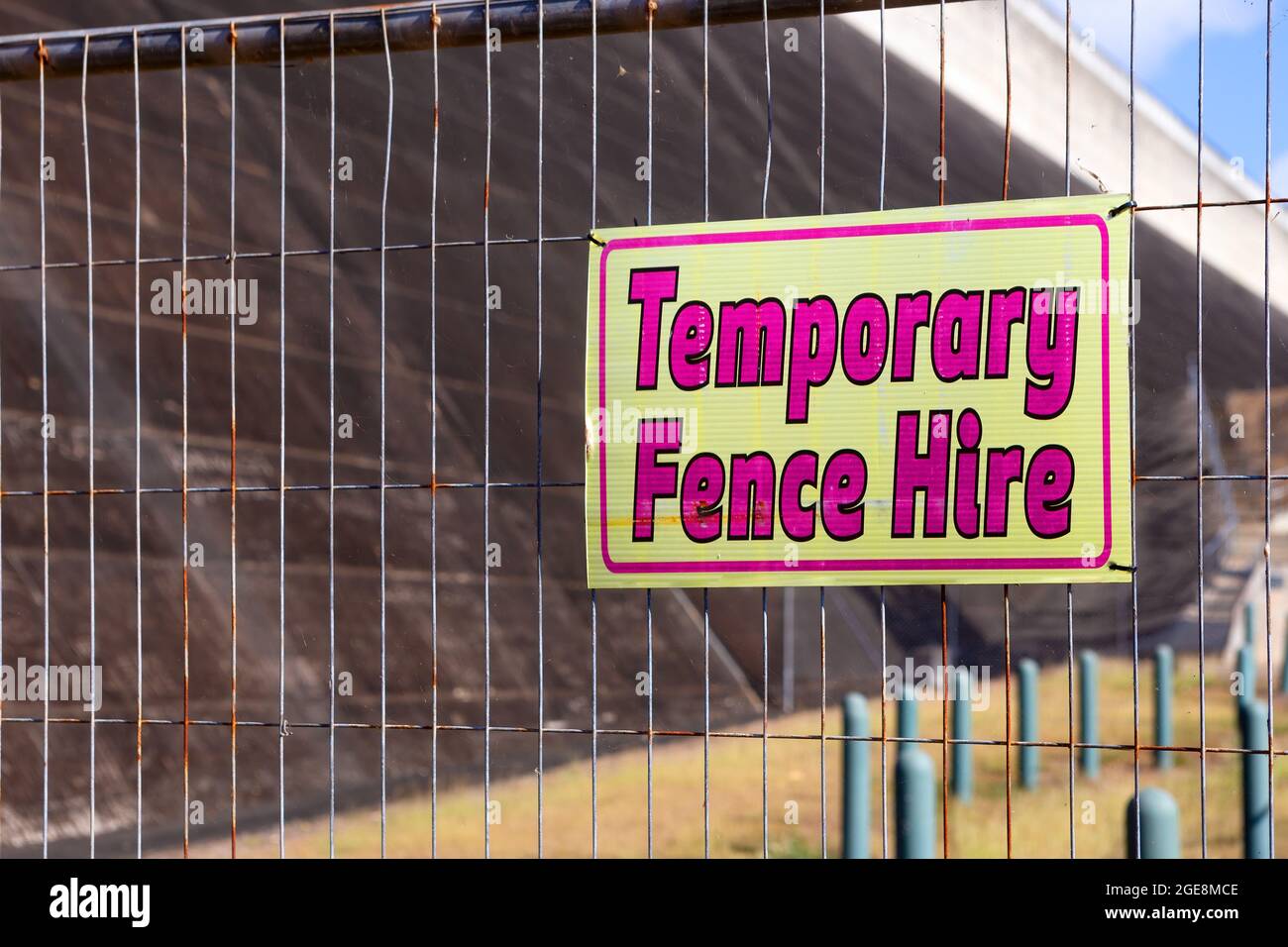 Corrugated plastic sign on temporary fence Stock Photo - Alamy