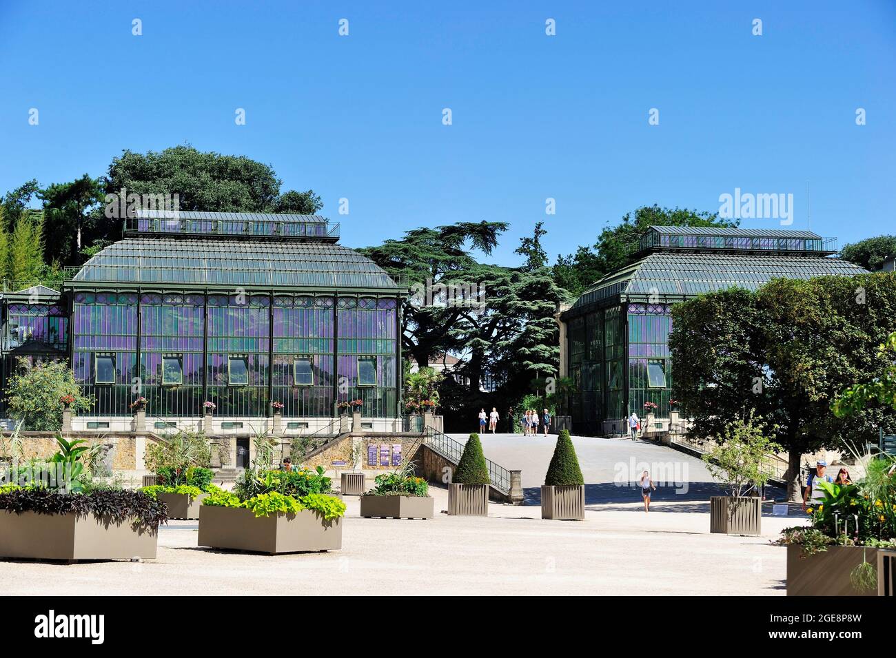 Jardin des plantes paris greenhouses hi-res stock photography and ...