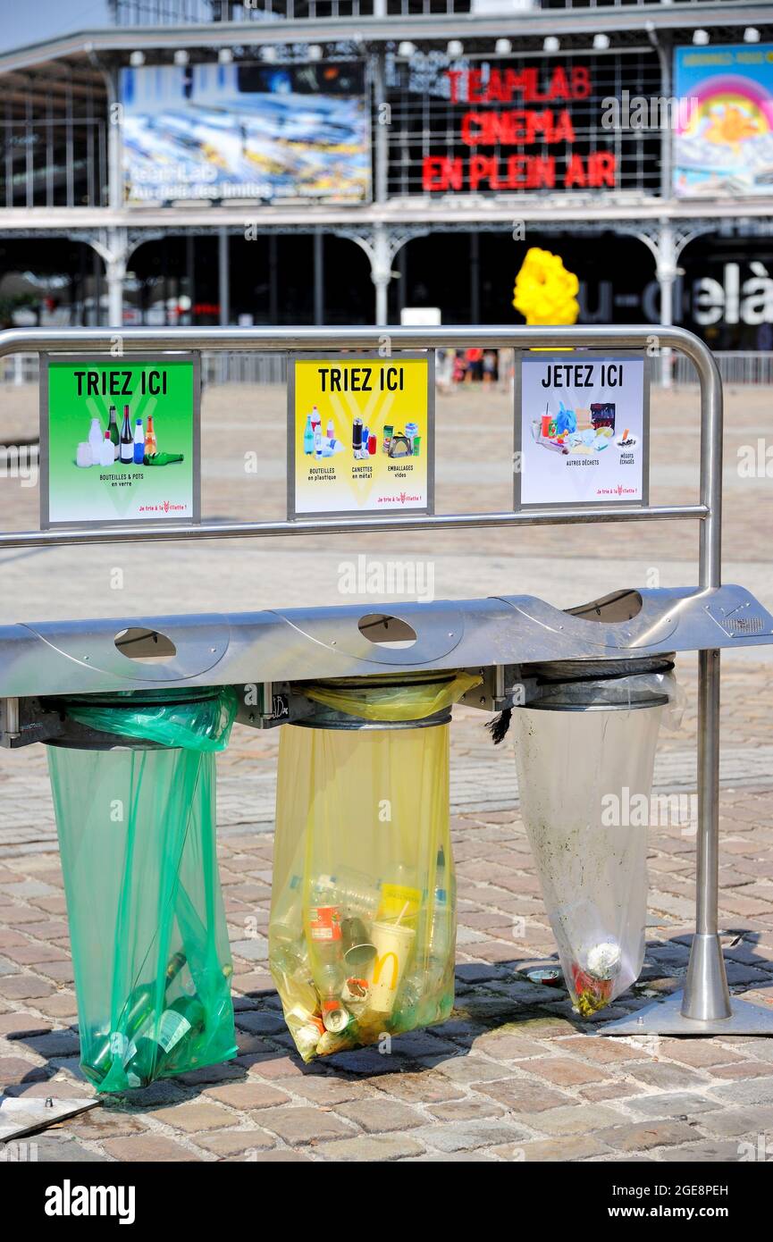 Recycling bins france hi-res stock photography and images - Alamy