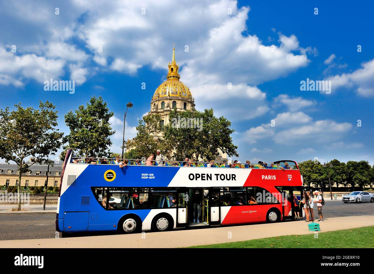 Bus stop france hi-res stock photography and images - Alamy