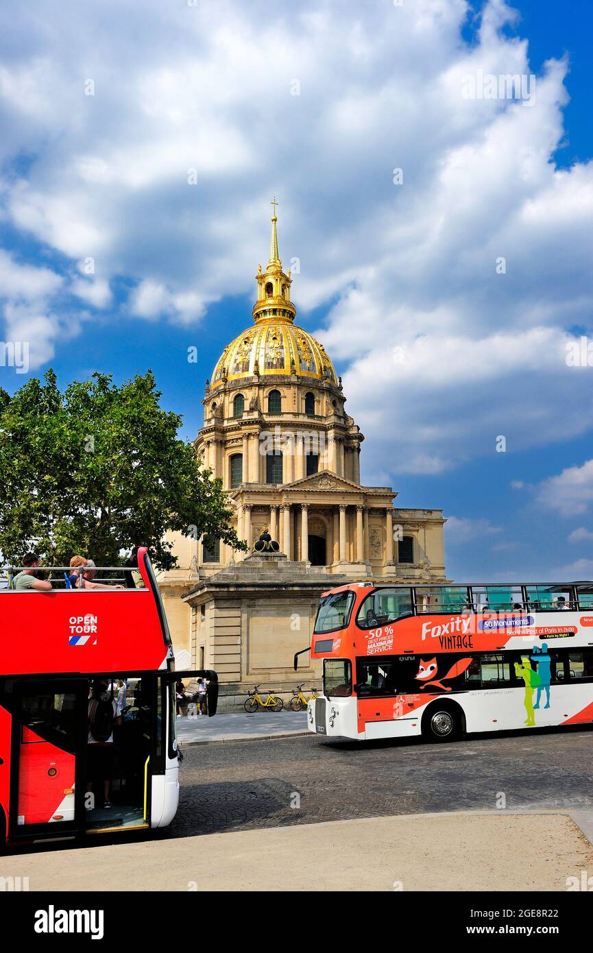 Bus stop france hi-res stock photography and images - Alamy