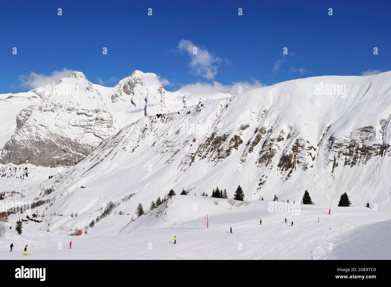 FRANCE, HAUTE-SAVOIE (74) MASSIF DES ARAVIS, LE GRAND BORNAND, SKIING ...
