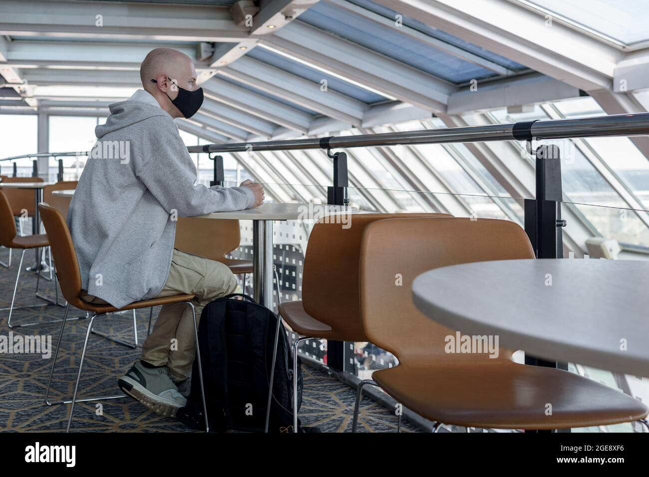 Lonely person restaurant hi-res stock photography and images - Alamy
