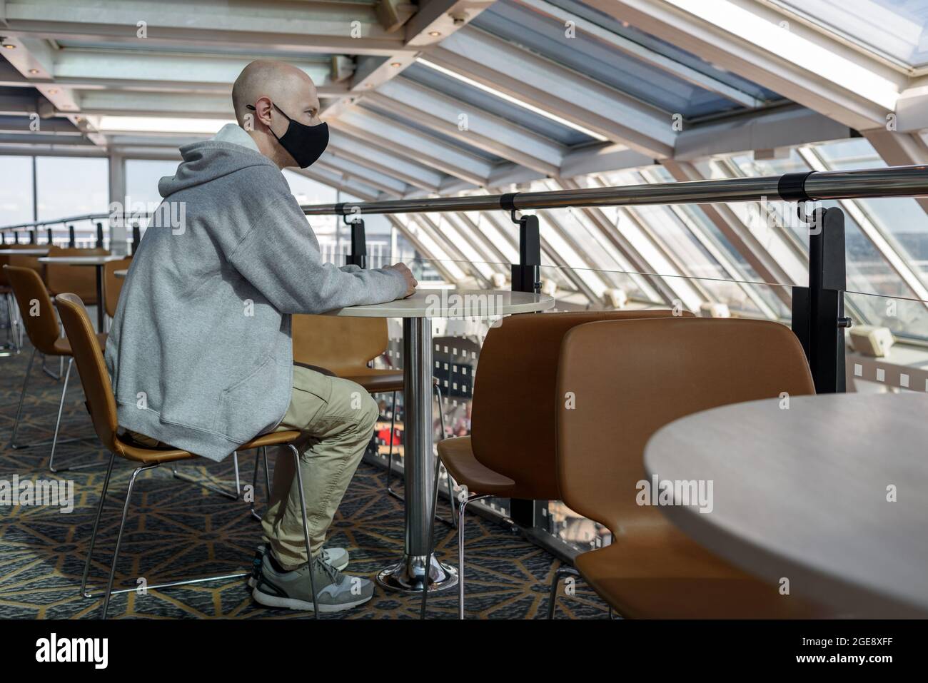 Lonely person restaurant hi-res stock photography and images - Alamy
