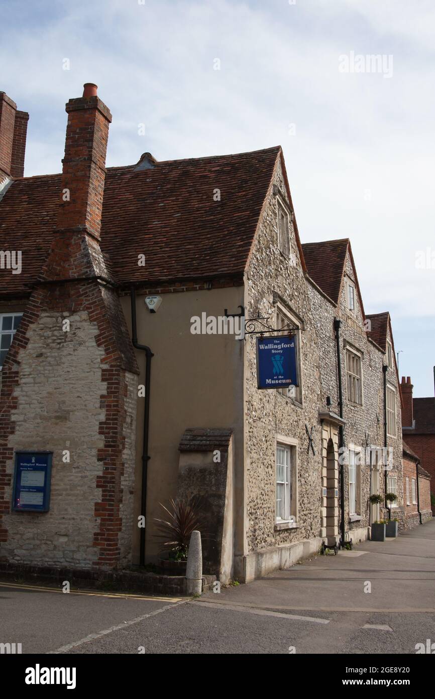 Wallingford oxfordshire town centre hi-res stock photography and images ...