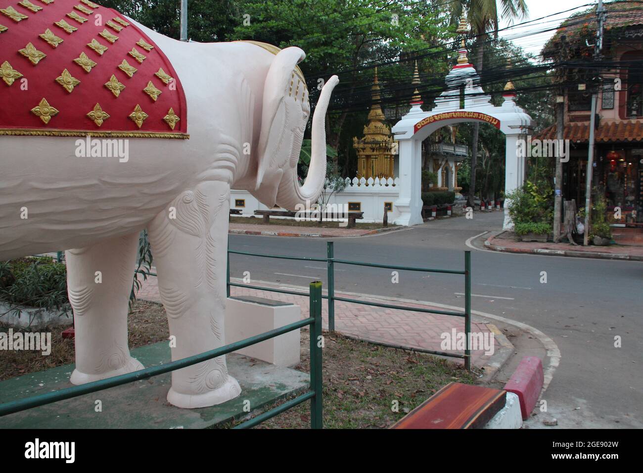 buddhist temple (wat chan) in vientiane (laos Stock Photo - Alamy