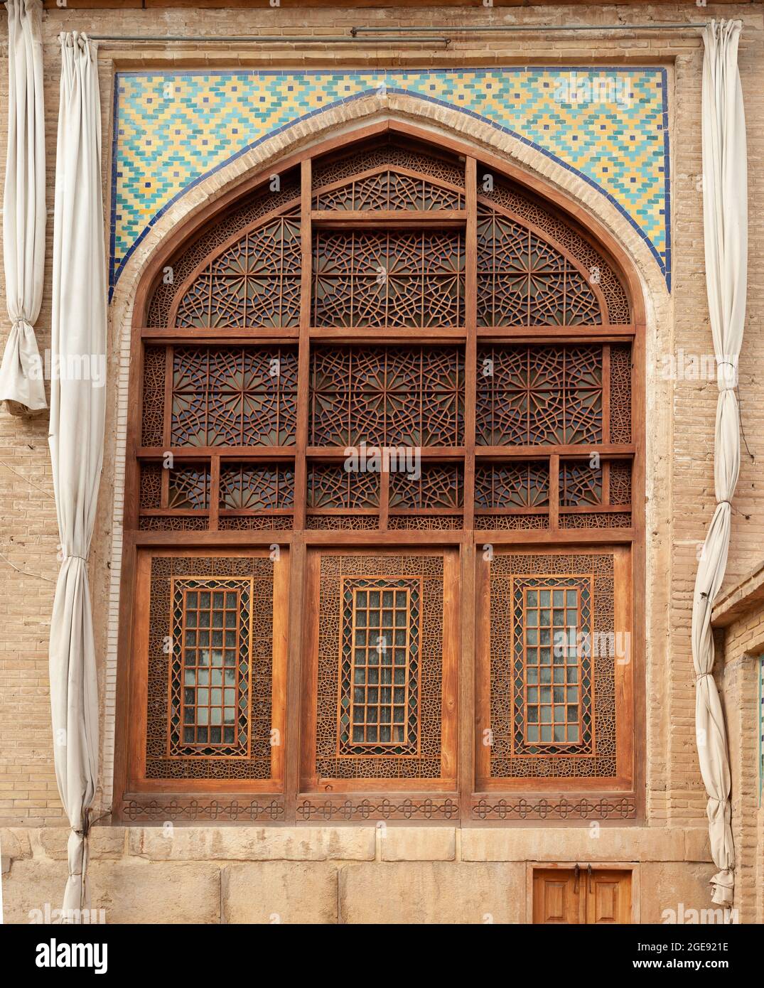 Intricate islamic wood crafted door design, Islamic design carved on ...