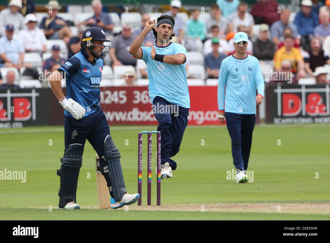 Shane Snater in bowling action for Essex during Essex Eagles vs Kent ...