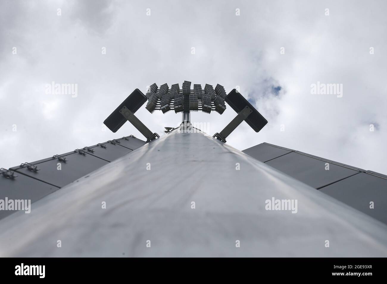 Floodlight pylon hi-res stock photography and images - Alamy