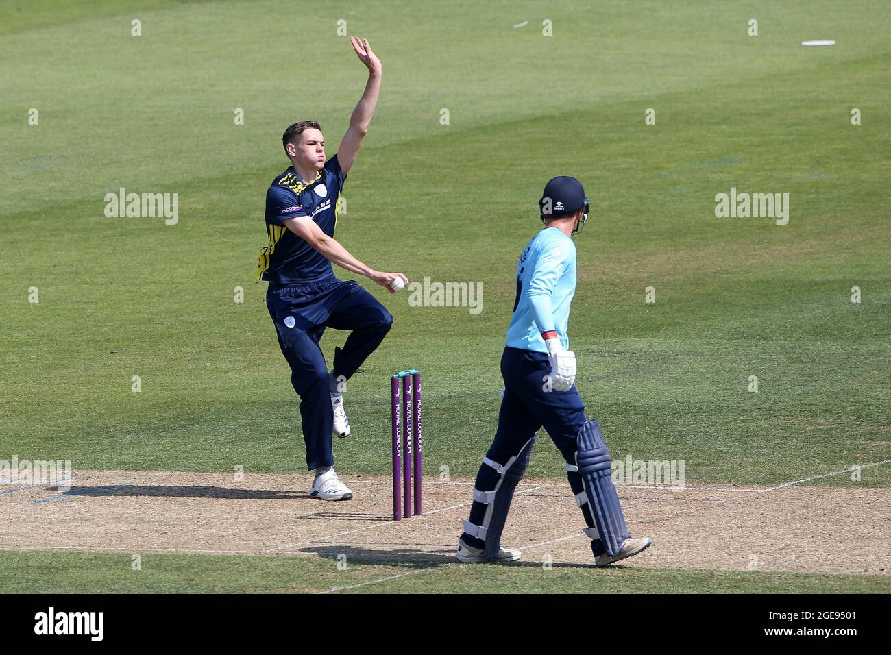 Scott currie cricket hi-res stock photography and images - Alamy